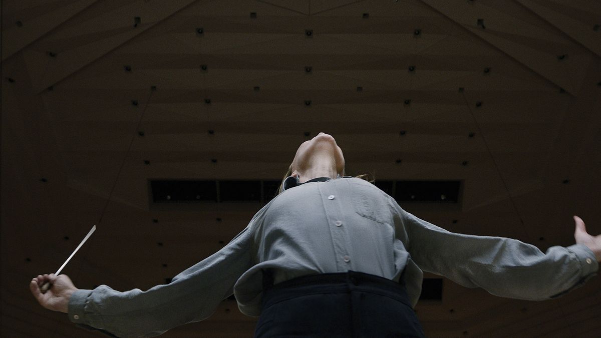 Blanchett y Field indagan el poder en “Tár”