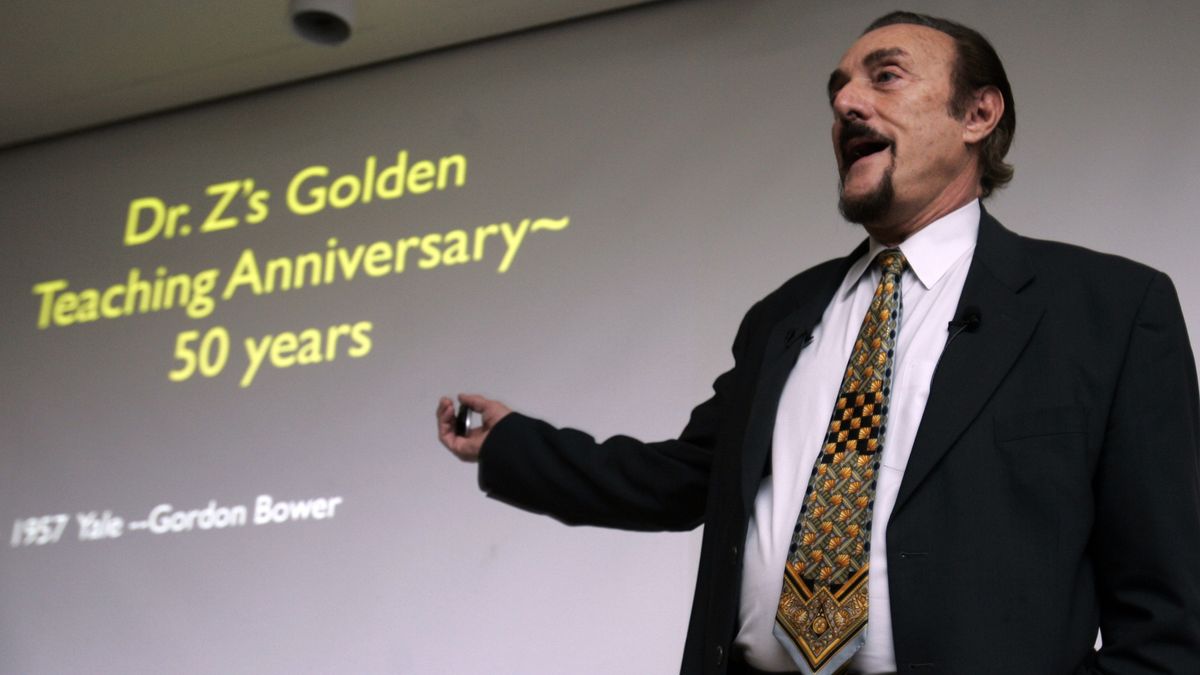Muere Philip G. Zimbardo, el psicólogo detrás del polémico “Experimento ...