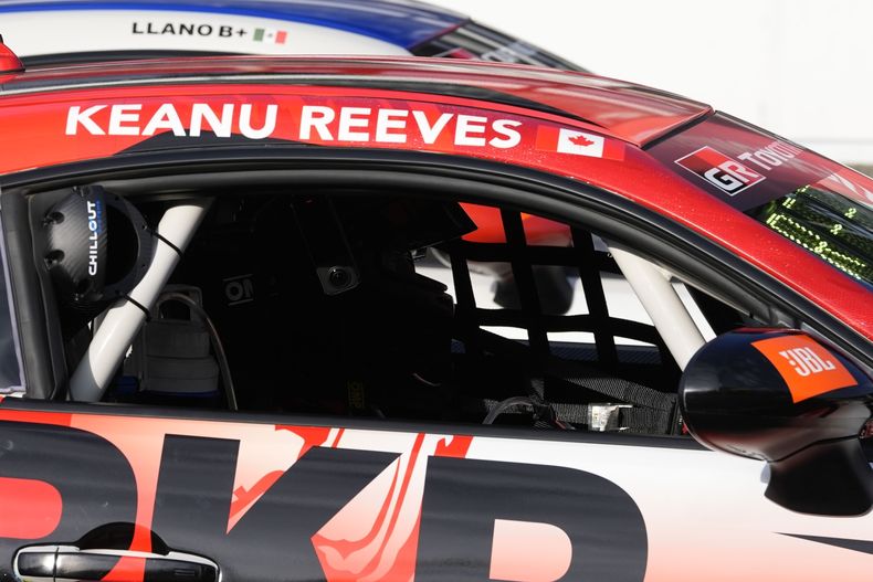 Keanu Reeves debuta en las carreras de autos profesionales