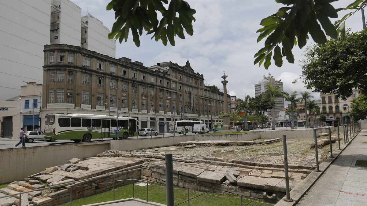 Excavación de muelle de esclavos en Río genera debate