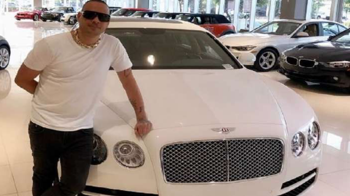 Jacob Forever se regala un auto Bentley, valorado en 190 mil dólares