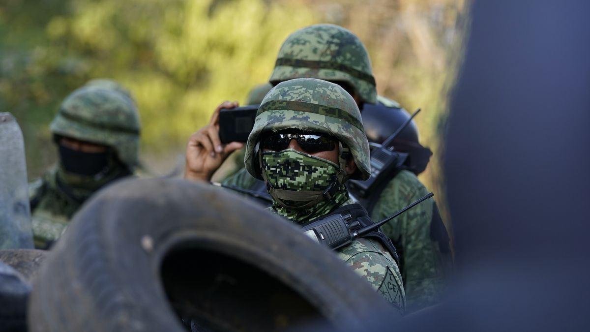 Drones y escudos humanos en guerra de México contra el narco