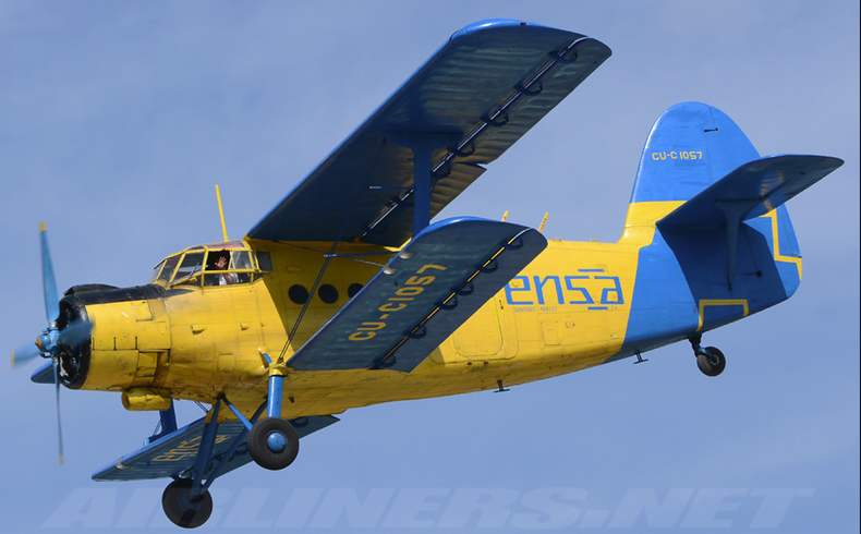 Avioneta AN2 con siglas de la Empresa Nacional de Servicios Aéreos de ...
