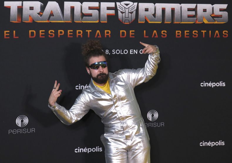 Actores y director de “Transformers: Rise of the Beasts” visitan México
