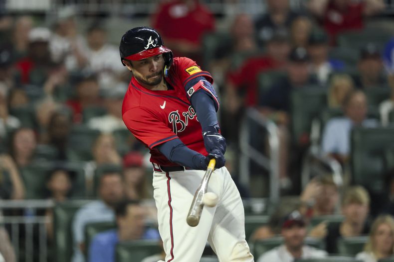 Travis d’Arnaud suena sus primeros 3 jonrones de la temporada; Bravos vencen a Rangers, 8-3