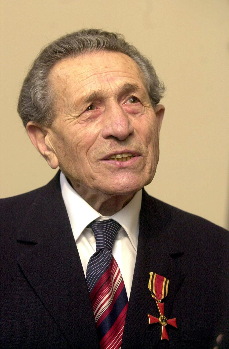 Muere Adolf Burger, judío obligado por nazis a falsificar