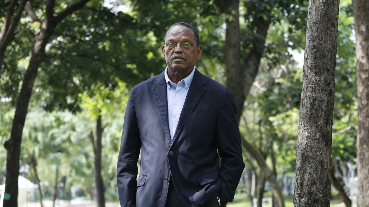 A los 80 años el académico W.J. Wilson piensa en el futuro