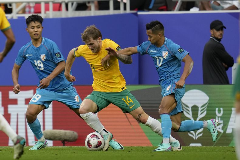 Australia quiebra la resistencia de la defensa de la India para ganar 2 ...