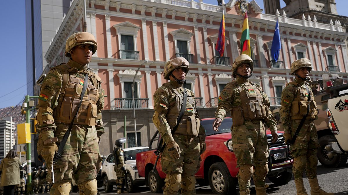 Bolivia detiene a general del Ejército y a excomandante de la Armada ...