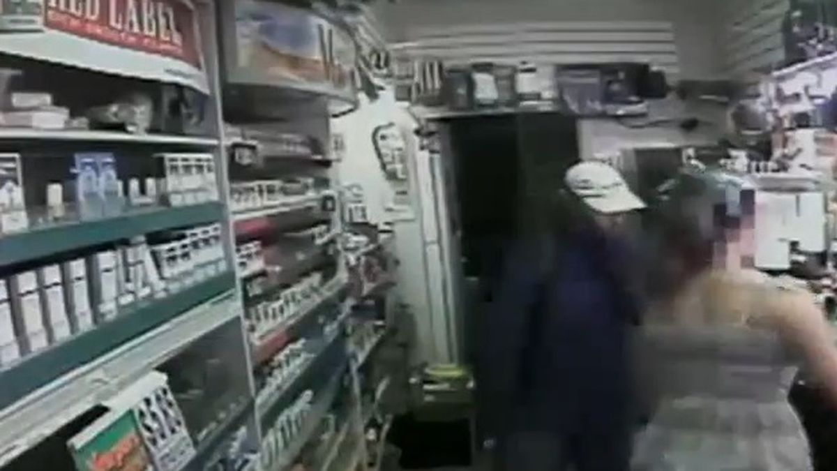La policía busca al ladrón de una tienda de conveniencias
