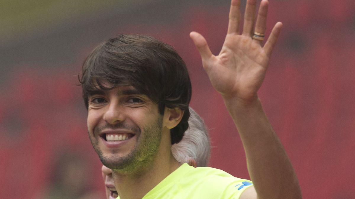 Brasileño Kaká anuncia su retiro como jugador a sus 35 años