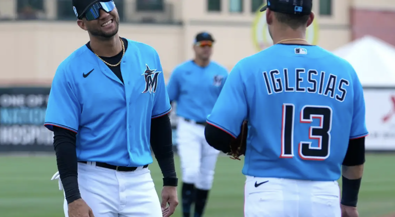 Sale a la luz cuánto pagan los Marlins por los cubanos Yuli Gourriel y ...