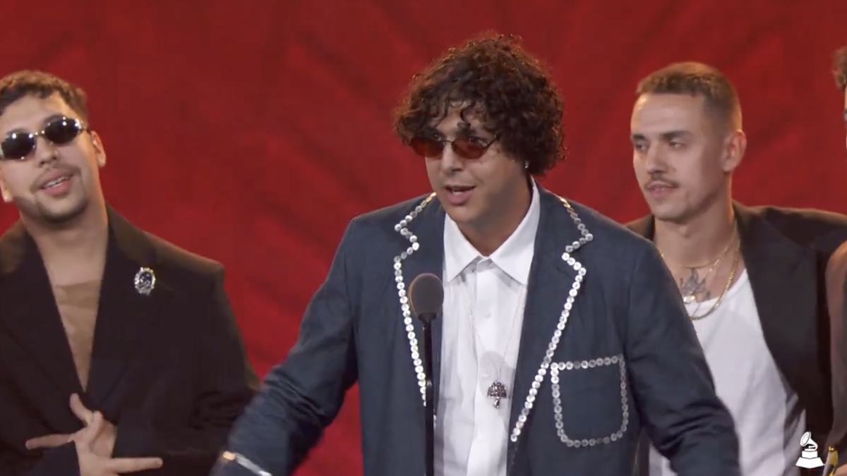 Rawayana celebra su primer Latin Grammy con Feriado e imponen moda