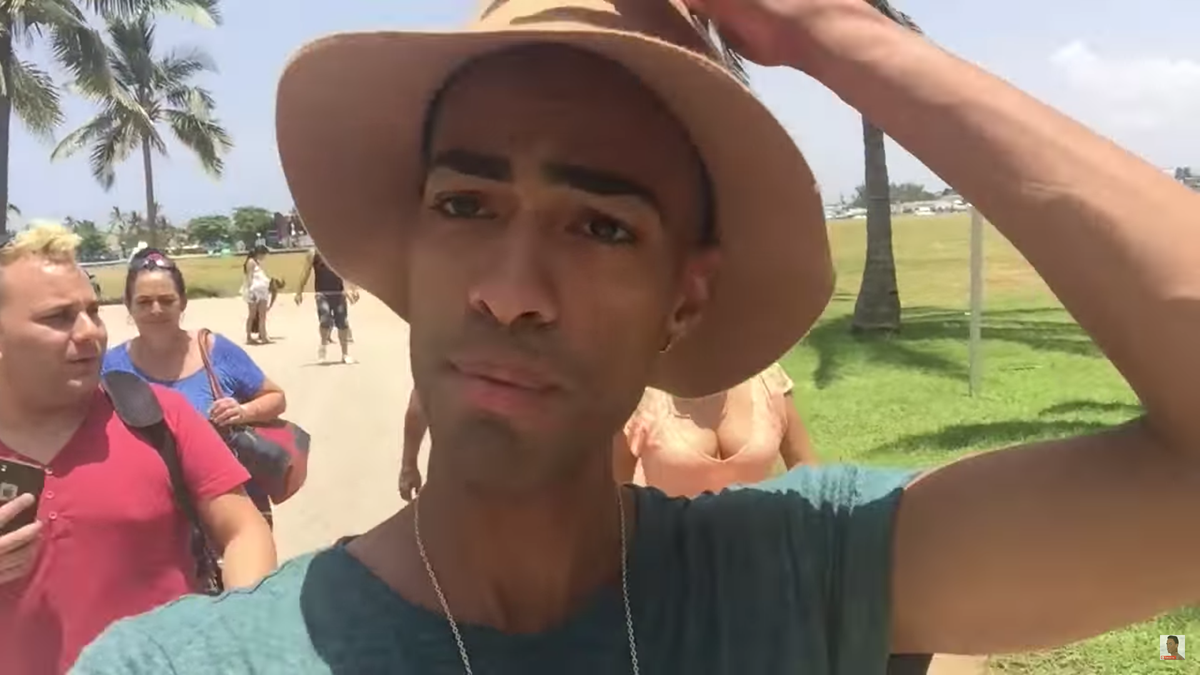Pollito Tropical viaja a Cuba y se encuentra el Aeropuerto sin luz y ...