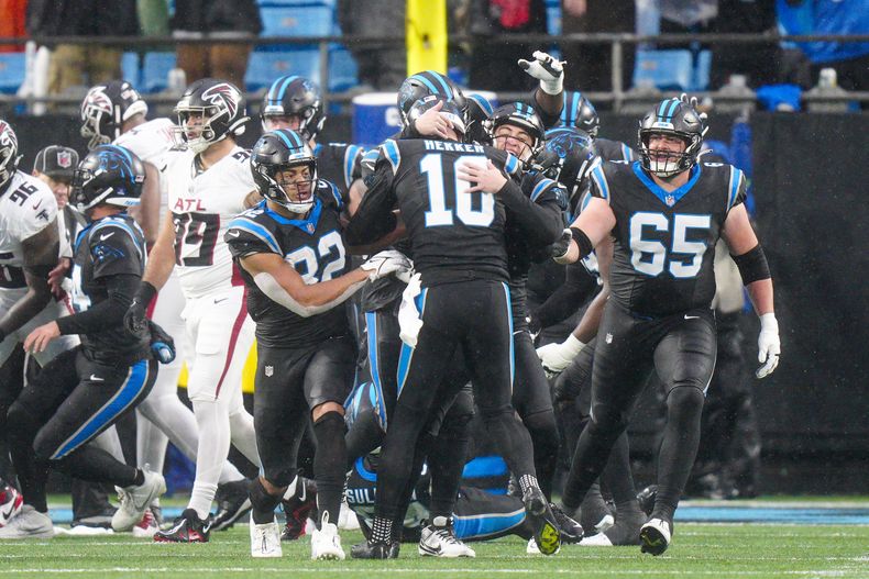 Gol de campo de Pineiro da triunfo a Panthers 9-7 sobre Falcons, que ...
