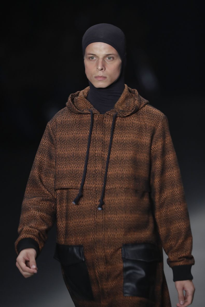 Modelo muere tras enfermarse y caer en pasarela en Sao Paulo