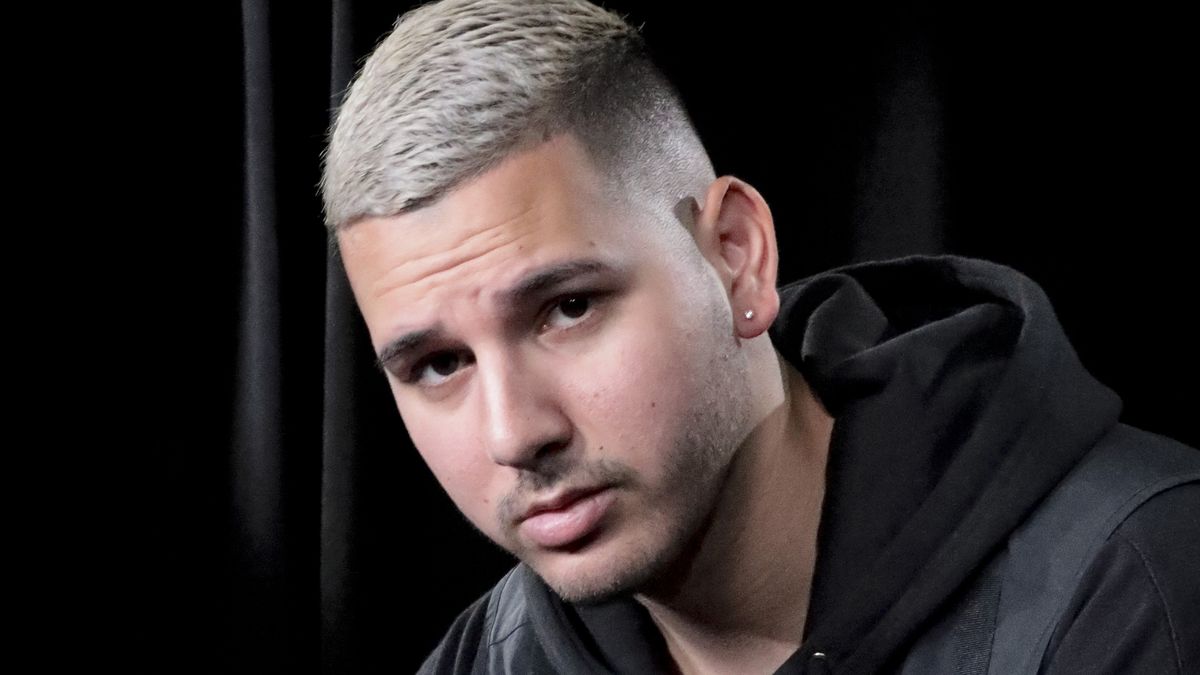 Sin olvidar el baloncesto, Cauty se abre camino en la música