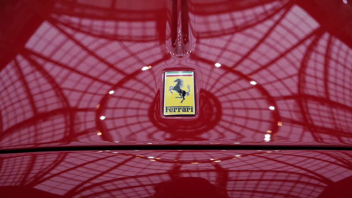 Ferrari presenta su primer vehículo totalmente eléctrico y eleva ...