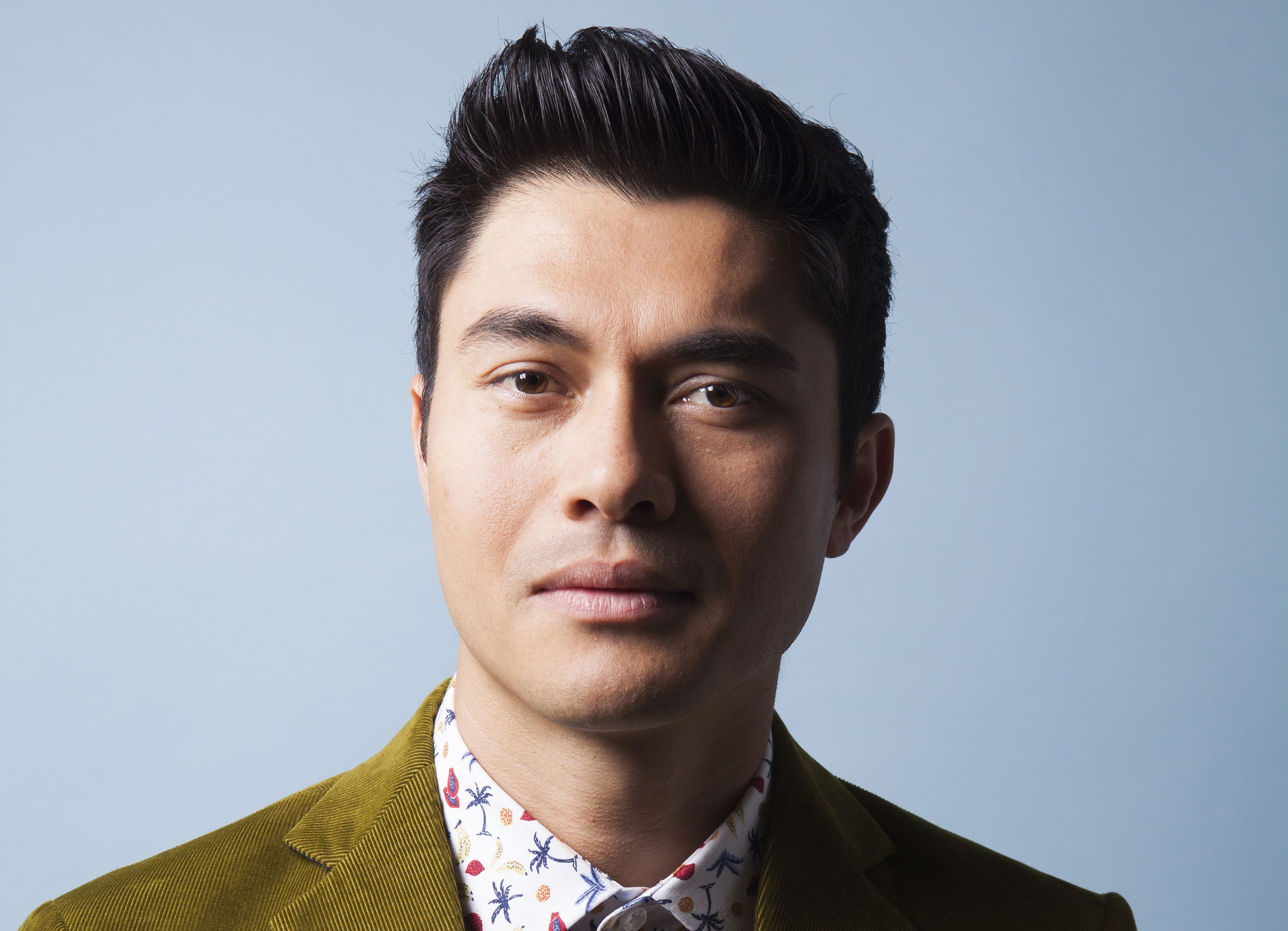 Henry Golding de “Crazy Rich Asians” procesa loco estrellato