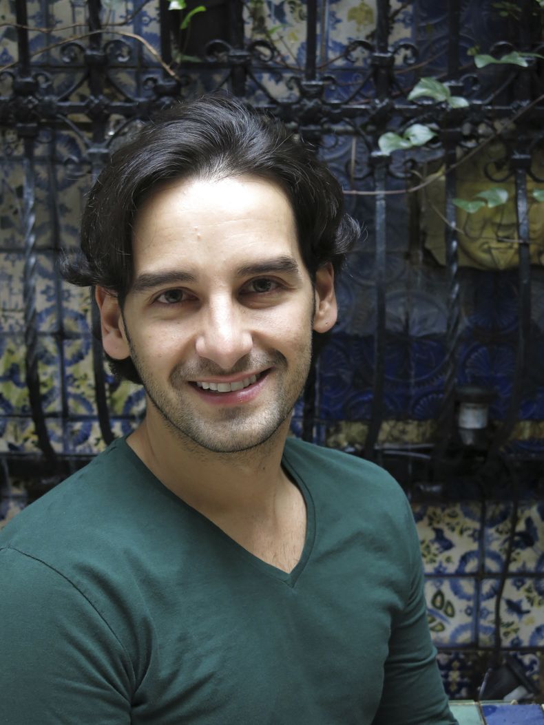 Johnny Sigal canta a la vida en su nuevo disco