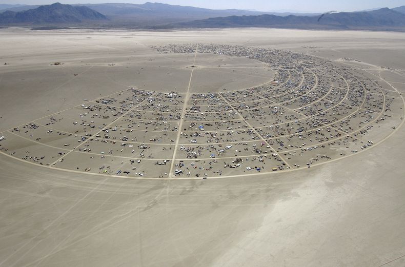 El festival Burning Man sobrevivió a un lodazal. ¿El experimento durará ...