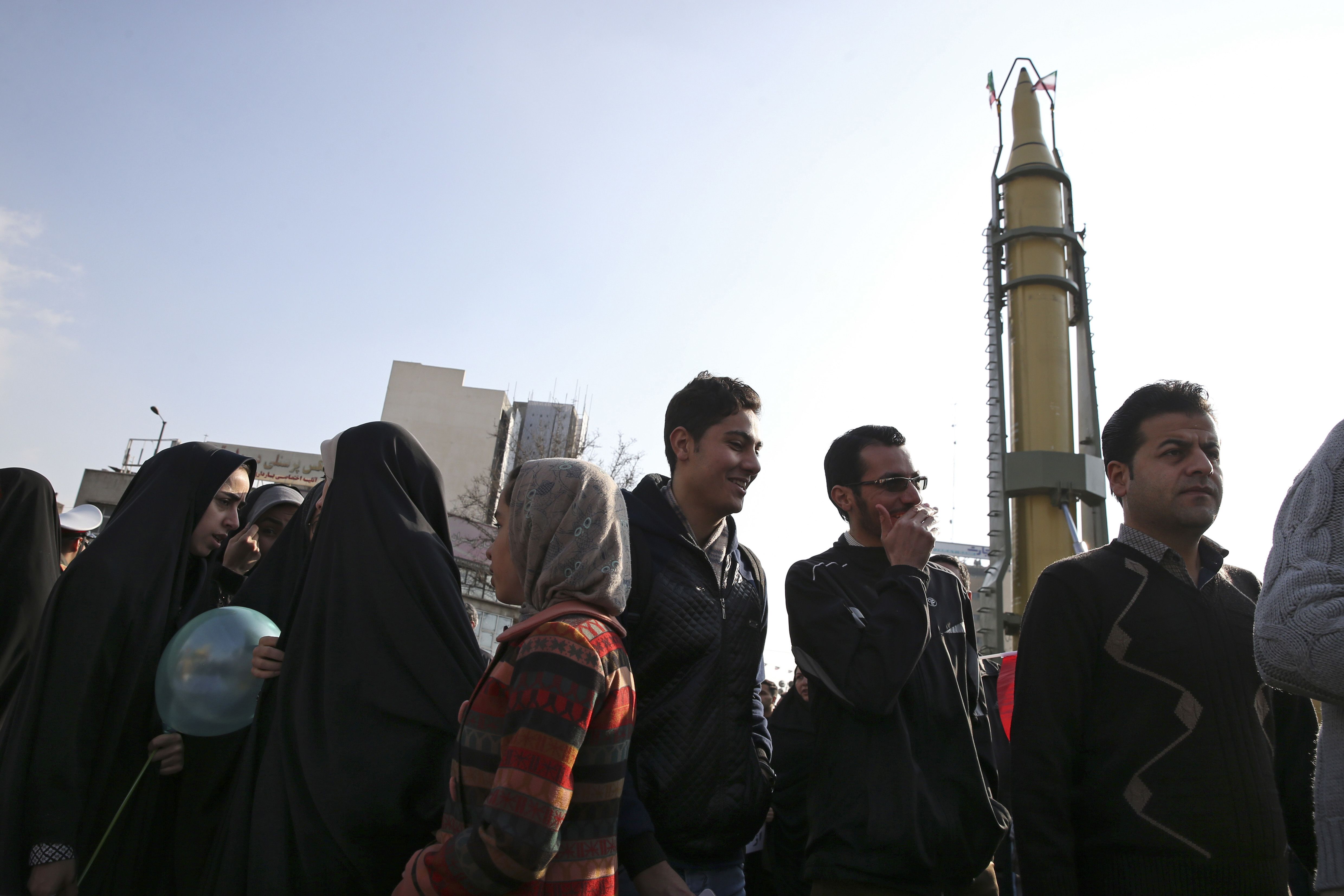 Irán Celebra El Aniversario De La Revolución Tras Protestas