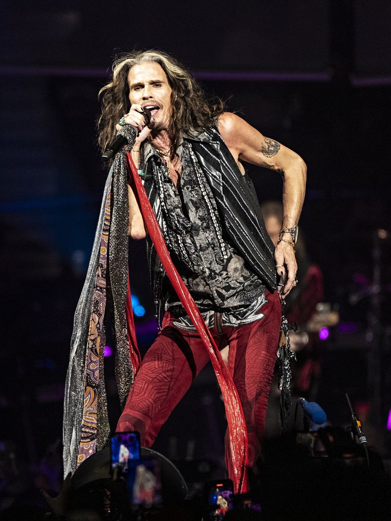 Aerosmith pospone fechas por problemas vocales de Steven Tyler