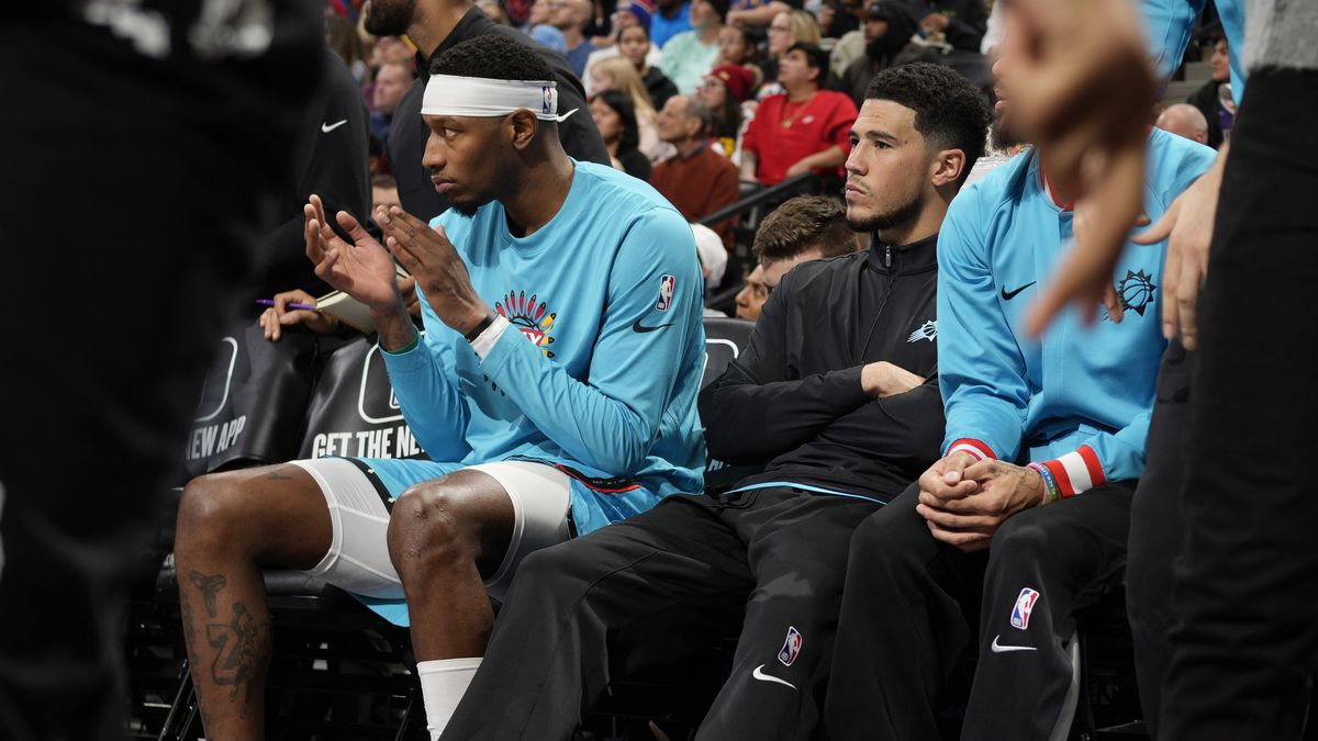 Suns confirman que Booker estará fuera 4 semanas por lesión