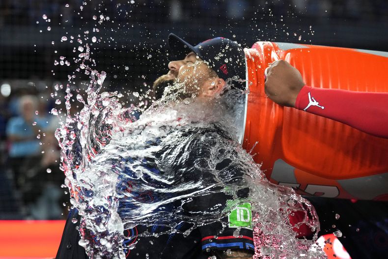 Lukes conecta jonrón y remolca 3 por Azulejos, líderes divisionales ...