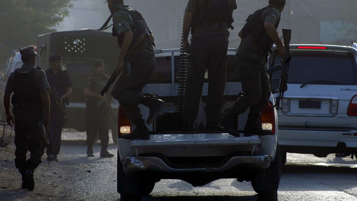 Ocho muertos en audaz ataque talibán a base aérea paquistaní
