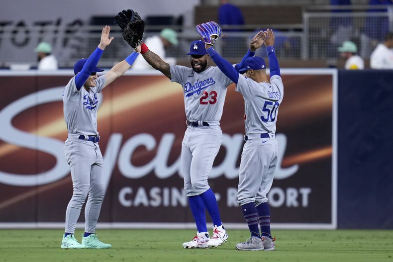 Dodgers anotan 5 en la 8va y doblegan 10-5 a Padres