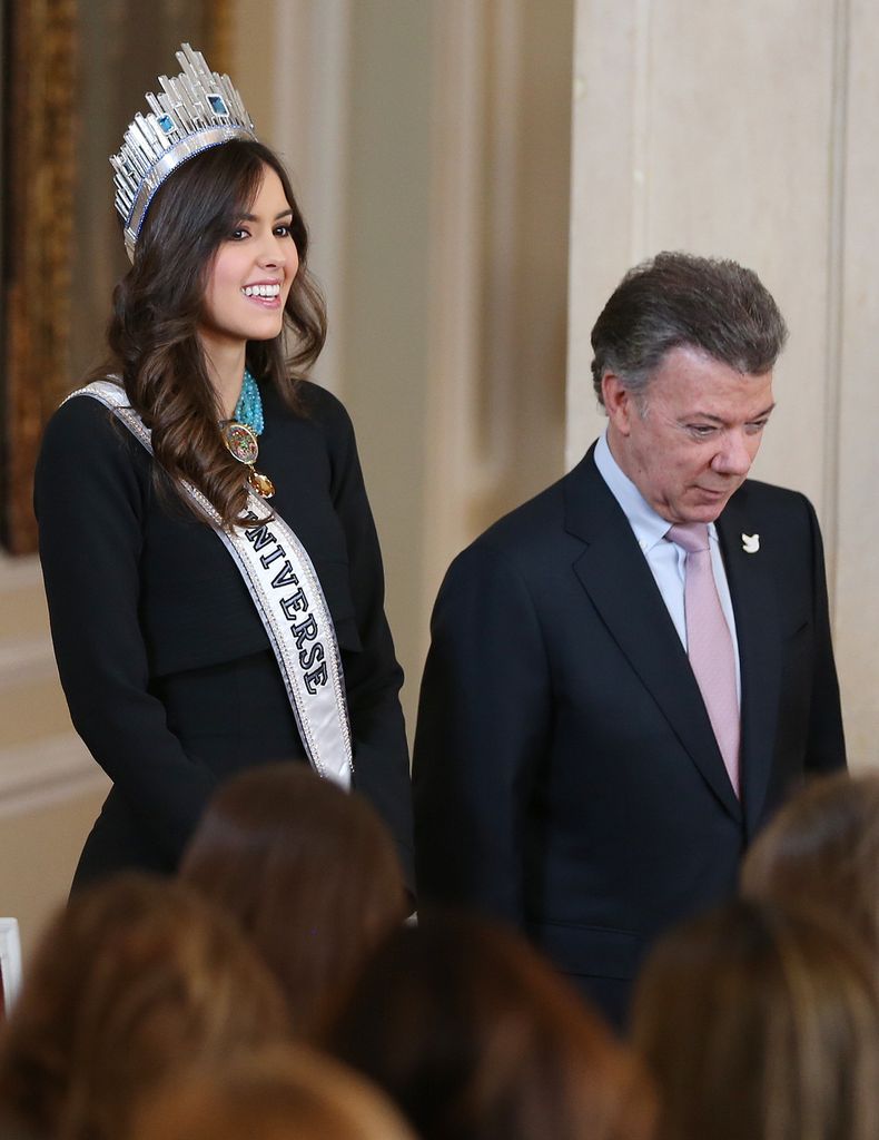 Santos pide a Miss Universo que represente a Colombia
