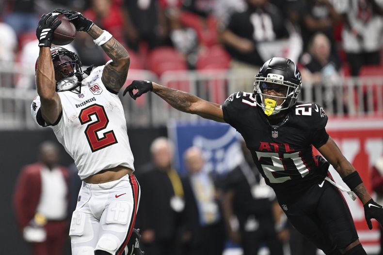 Los Buccaneers logran dramática victoria 23-20 sobre Falcons con dos anotaciones de novato Egbuka