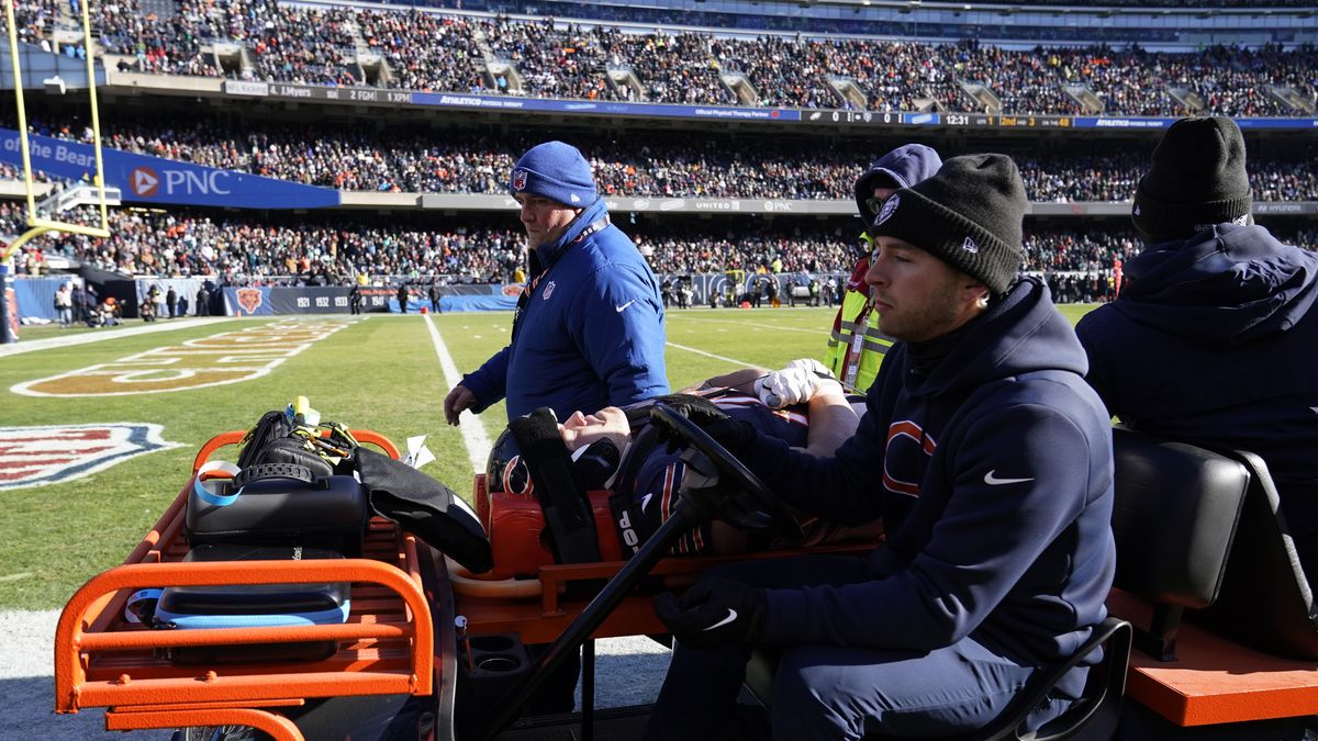 Teven Jenkins, de Bears, sufre lesión en el cuello