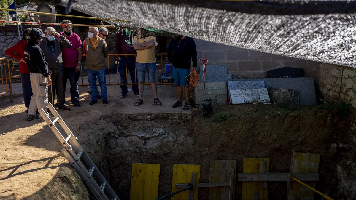 Proyecto de ley haría exhumar fosas comunes del franquismo