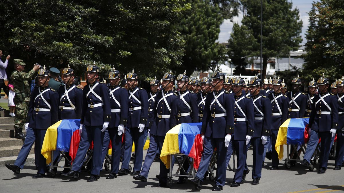 Santos encabeza funeral militares muertos por guerrilla ELN