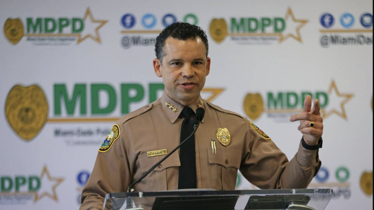 Director de la Policía de Miami-Dade en estado crítico después de ...