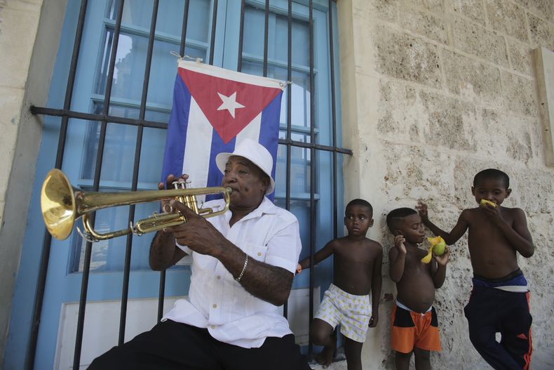 La icónica guayabera, la camisa rústica que se convirtió en un símbolo ...