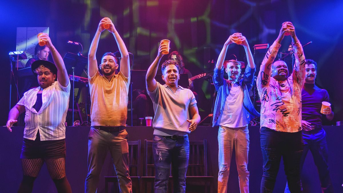 El musical “From Here” explora la vida antes y después de la masacre ...