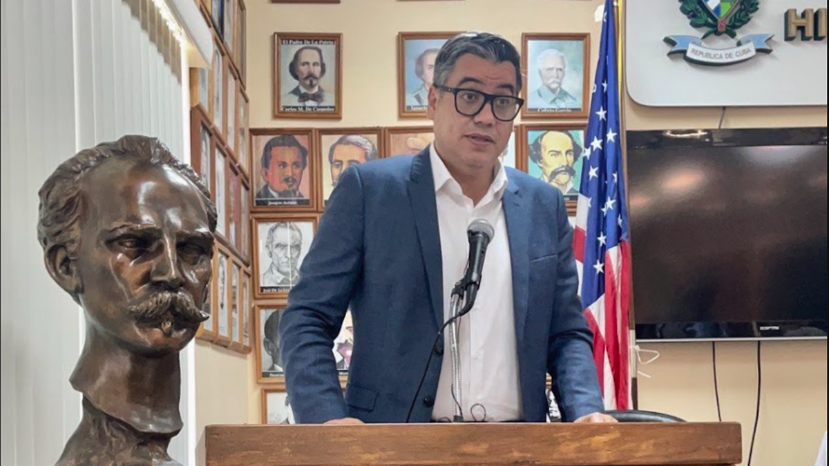 Manuel Milanés habla sobre la compañía que tiene registrada en Cuba