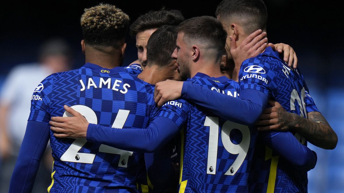 Presidente de Chelsea dimite tras 19 años en el cargo