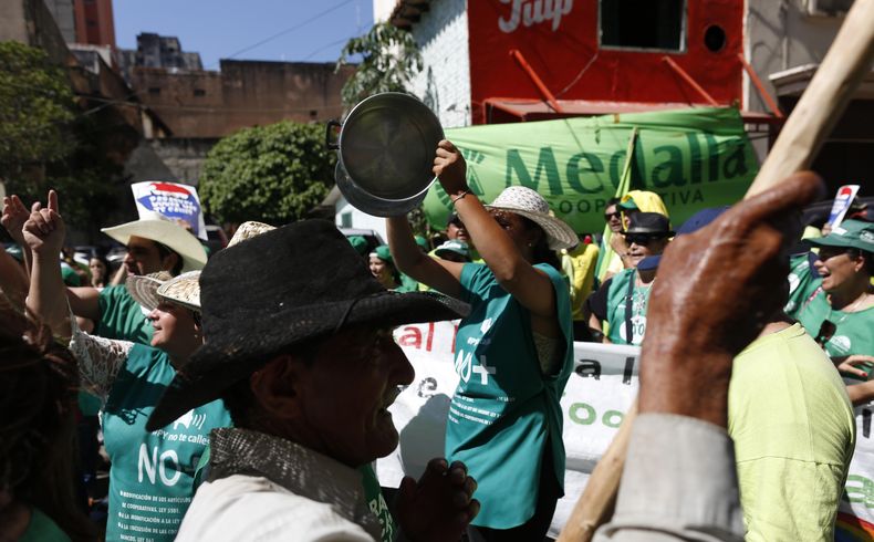 Paraguay: campesinos protestan contra gobierno
