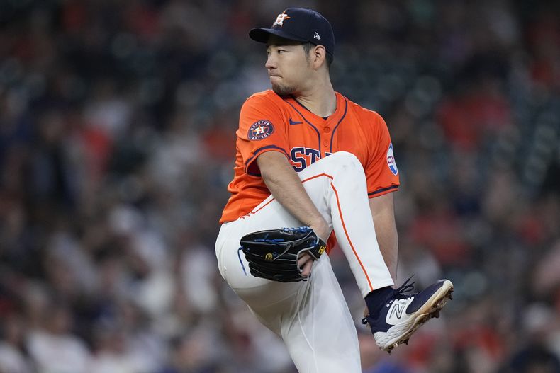 Kikuchi poncha a 11 en su debut con Houston y Astros superan 3-2 a Rays