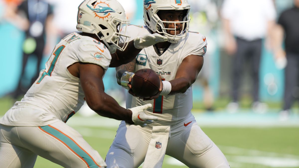 Tagovailoa lanza tres pases de touchdown en remontada de Dolphins 42-21 ...
