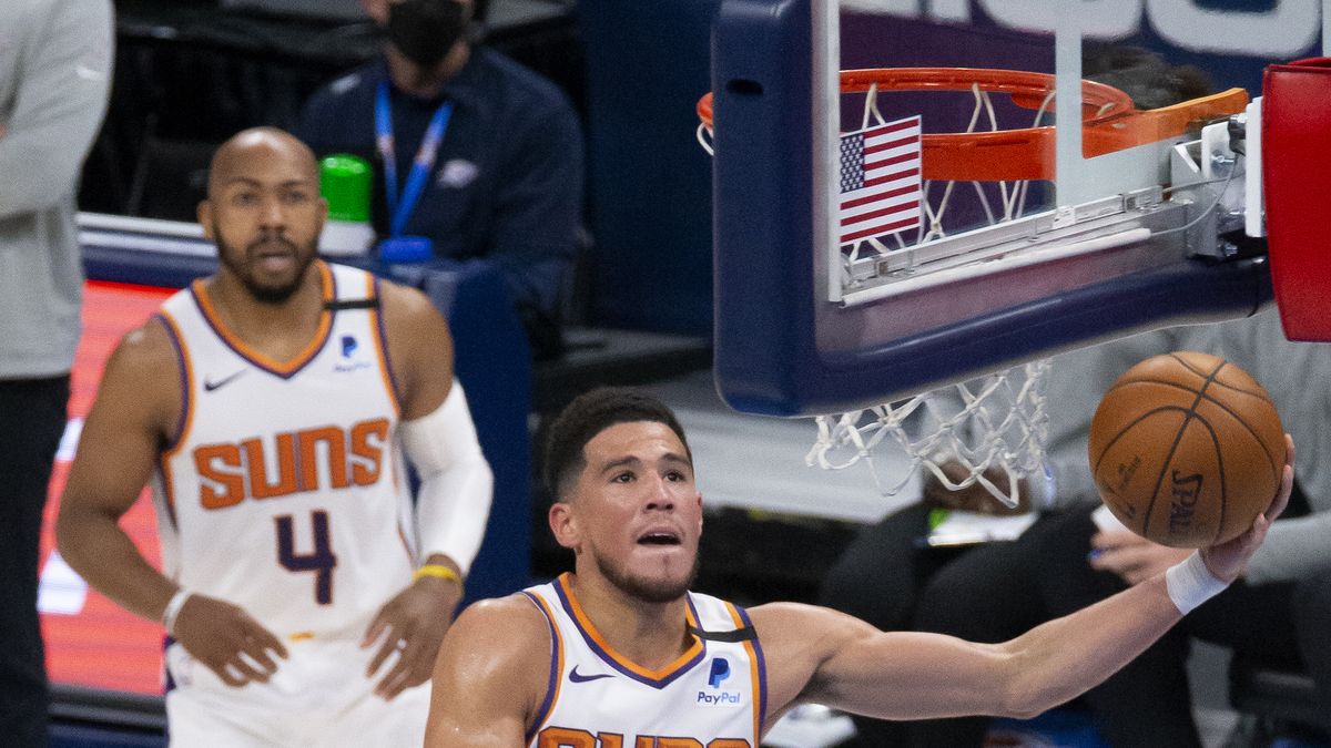 Booker brilla en victoria de Suns sobre el Thunder