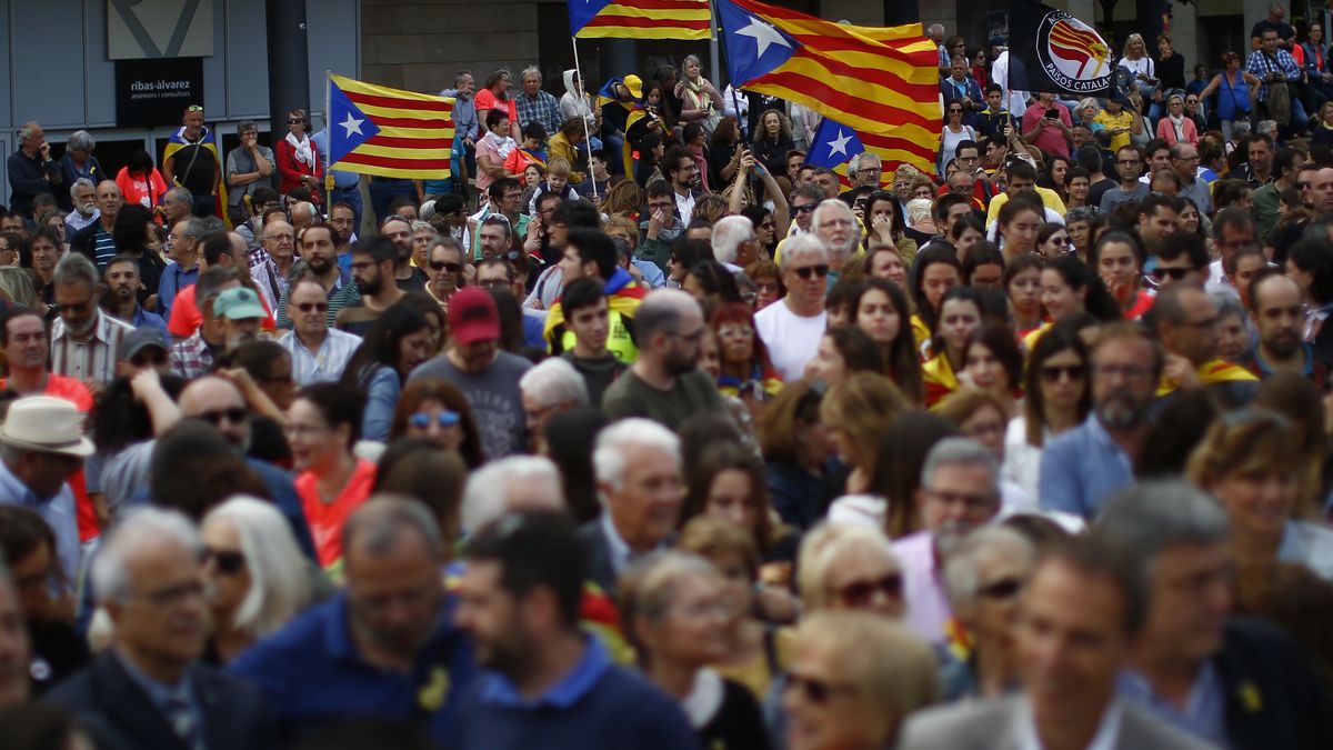 Catalanes exhiben devoción independentista en aniversario