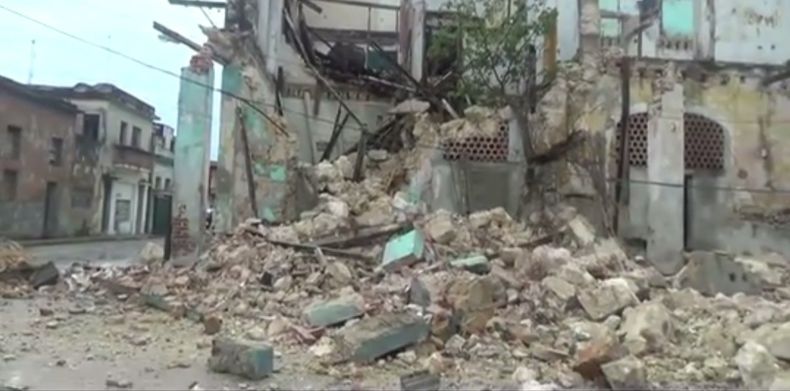 Familias en peligro por derrumbe en el Cerro