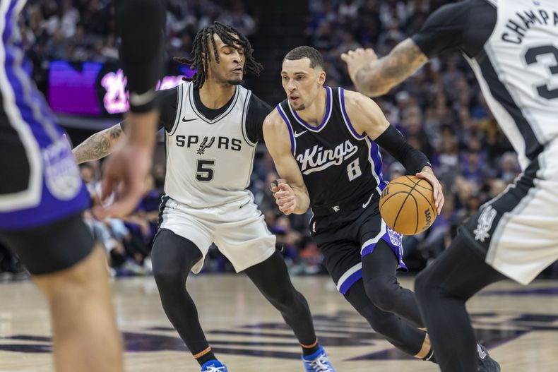 Zach LaVine brilla sobre De’Aaron Fox y guía a Kings a victoria 127-109 sobre Spurs