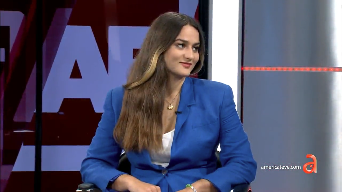 ¿Quién es Kiele Alessandra Cabrera? la joven que se lanzó al estadio en ...