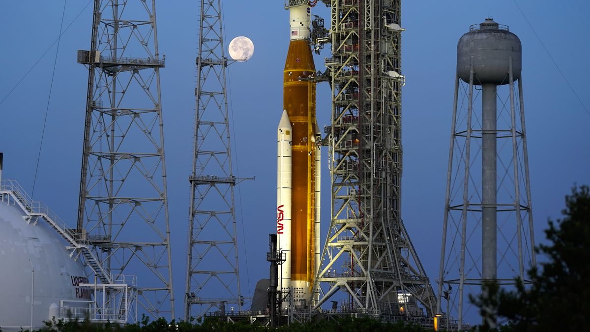 AP EXPLICA: La NASA probará nuevo cohete lunar